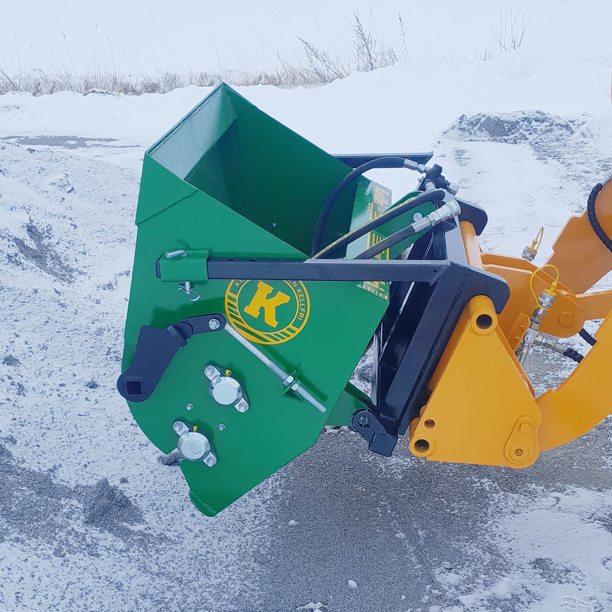 Sandspridare 2,1 m, frontmonterad | Trimafäste | Kellfri